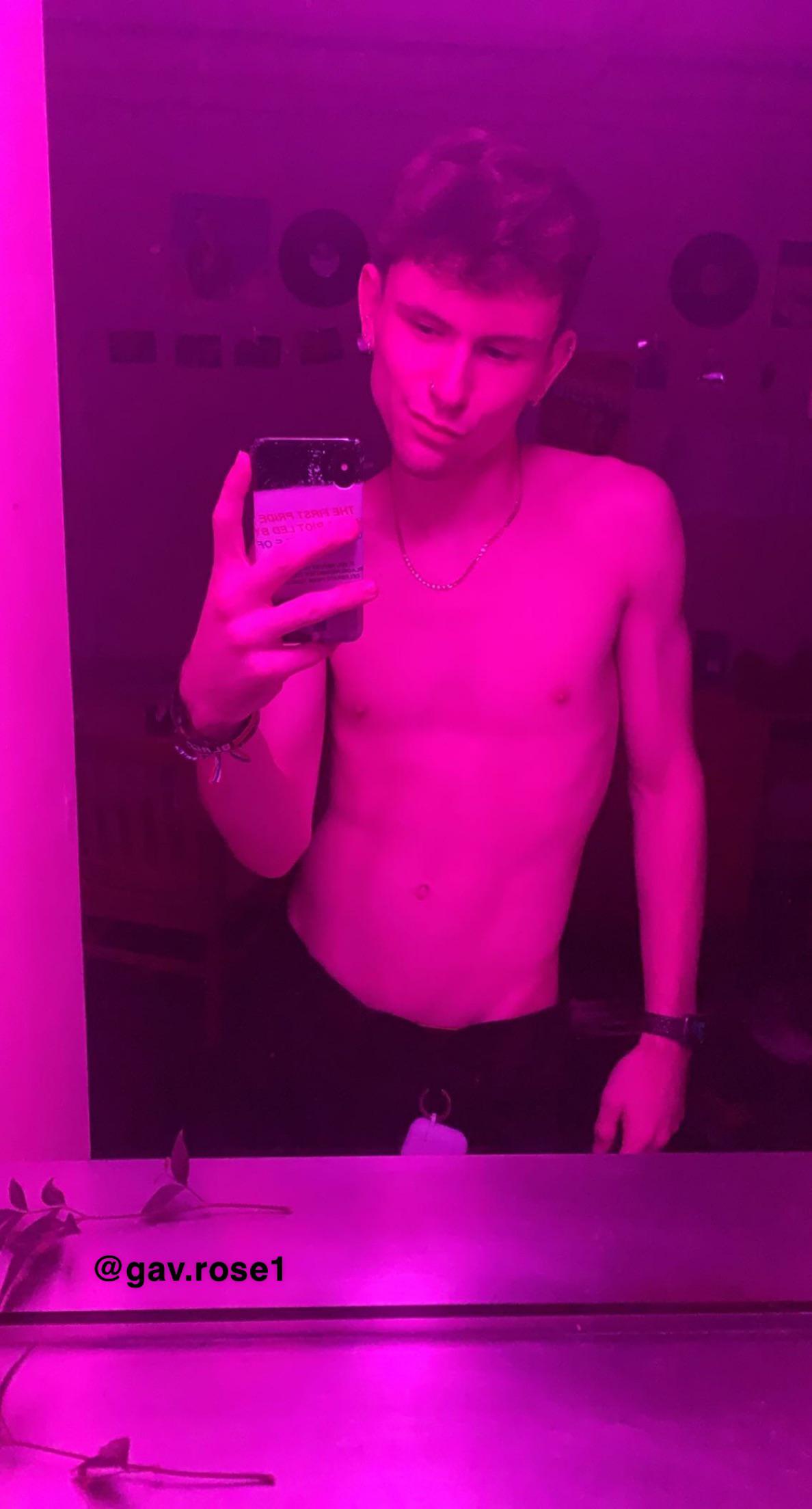 Twink & Pink 😉 | Scrolller