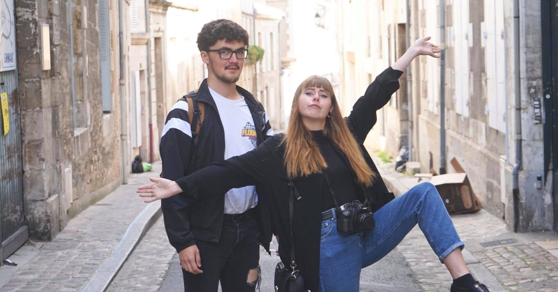 Two different types of "pull an awkward pose" | Scrolller