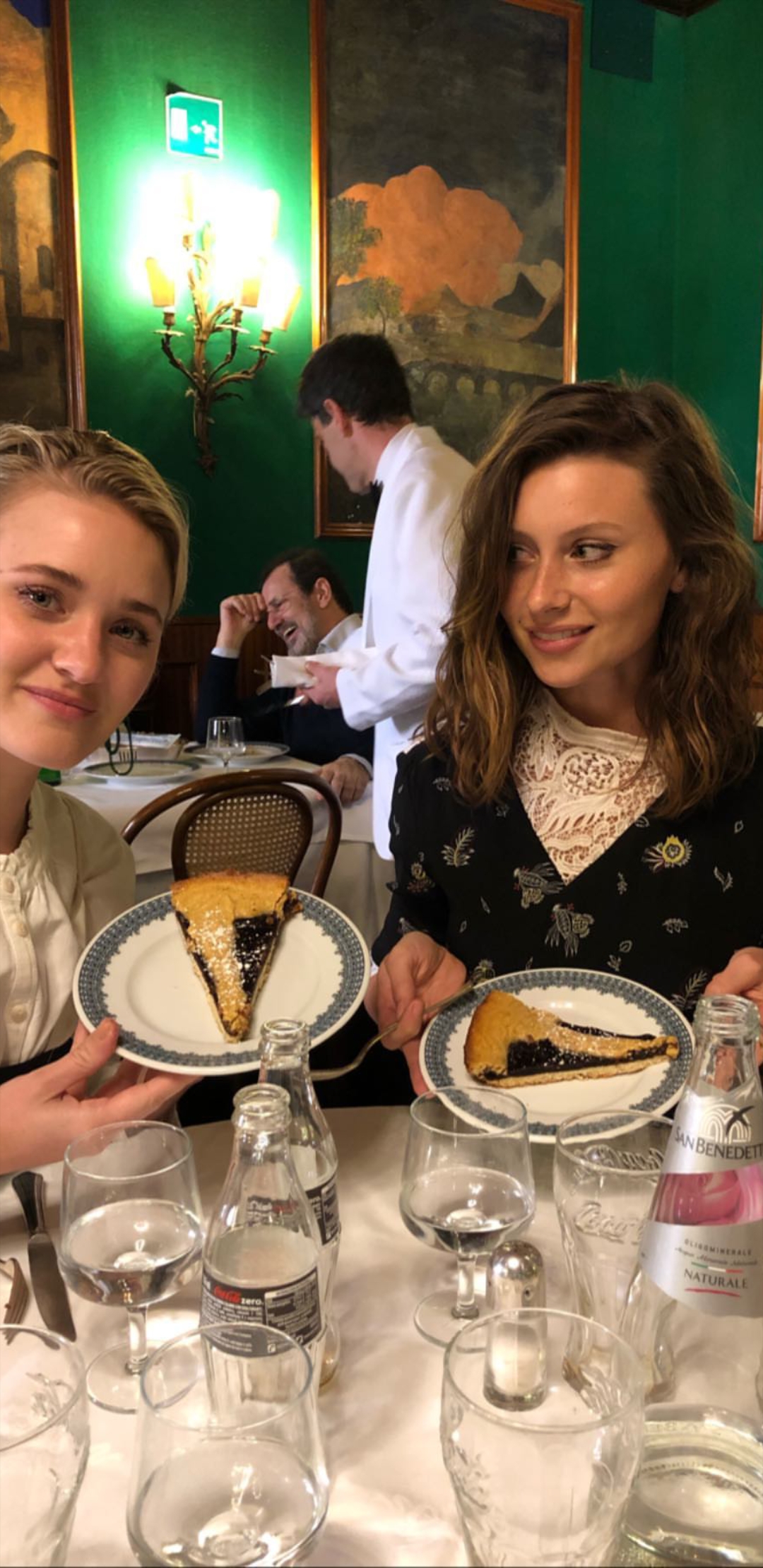 Two snacks having a snack. | Scrolller