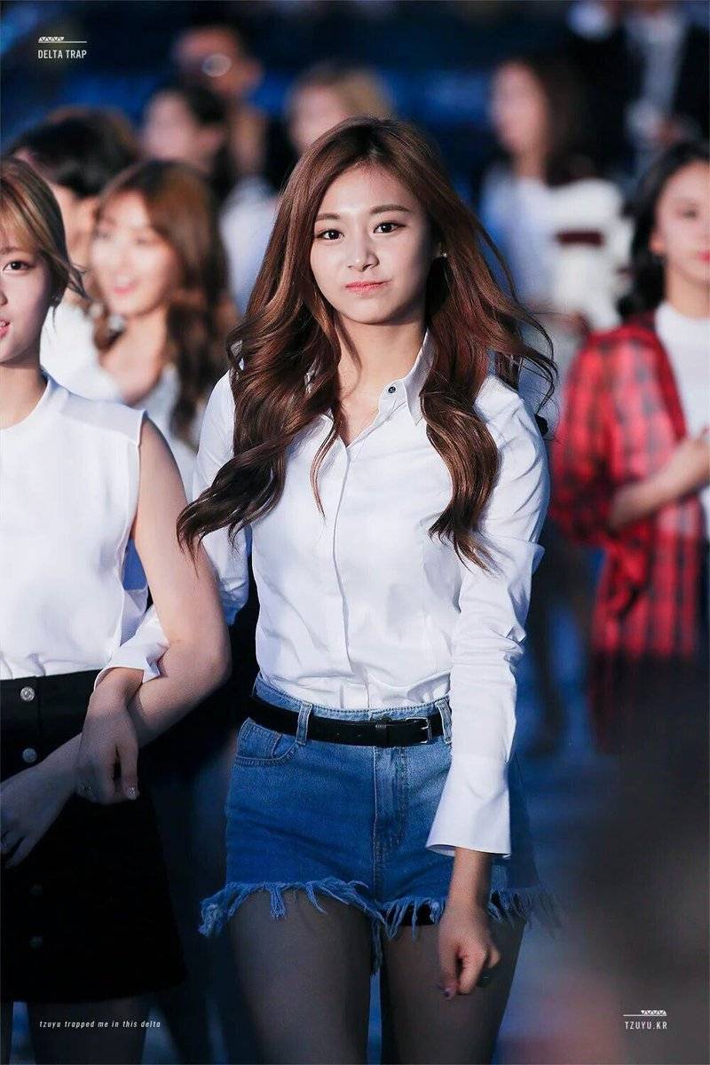 Tzuyu | Scrolller