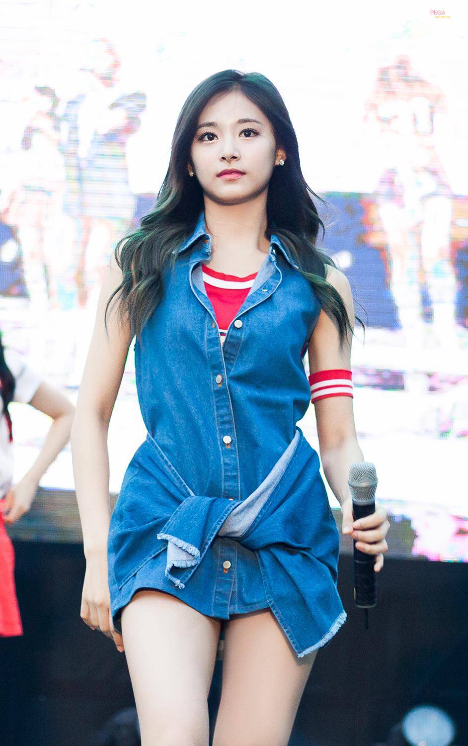Tzuyu | Scrolller
