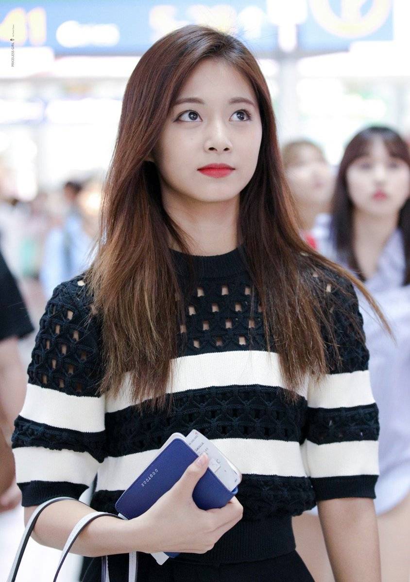 Tzuyu | Scrolller