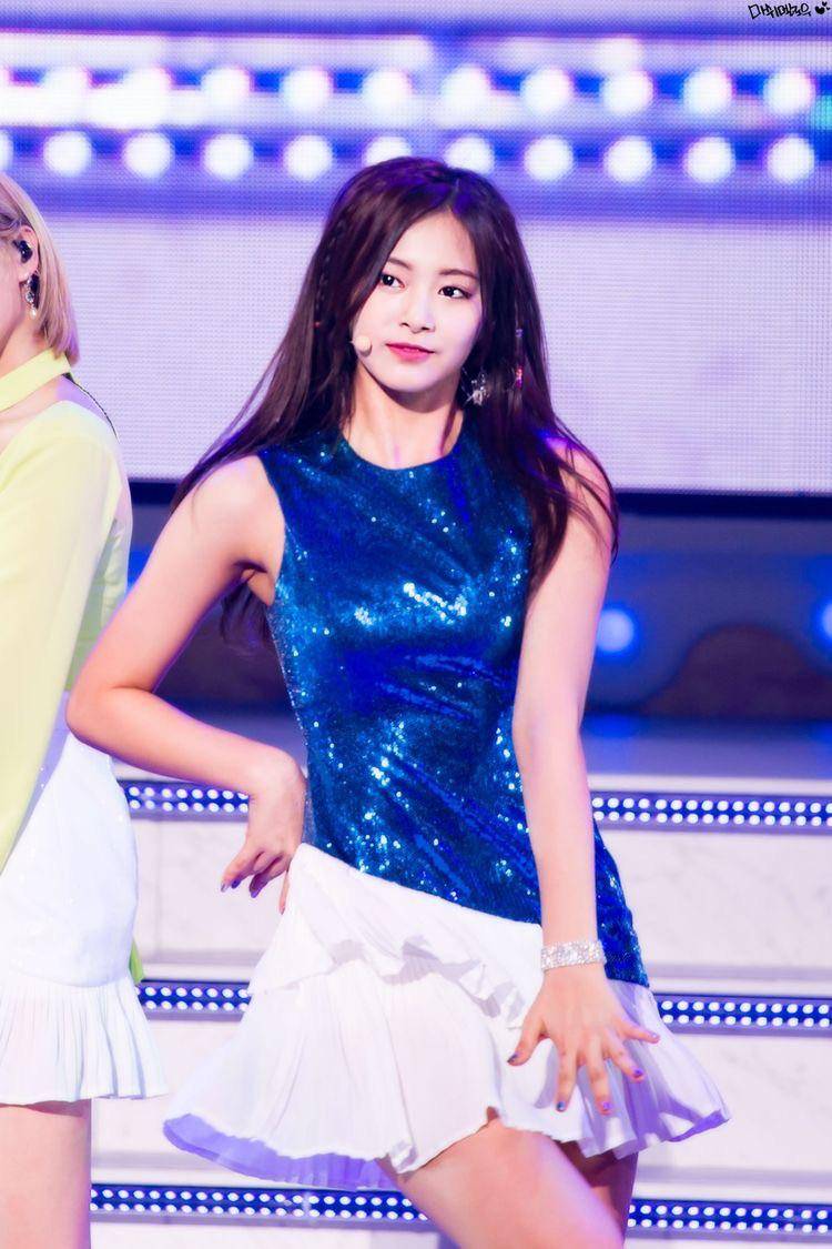Tzuyu | Scrolller