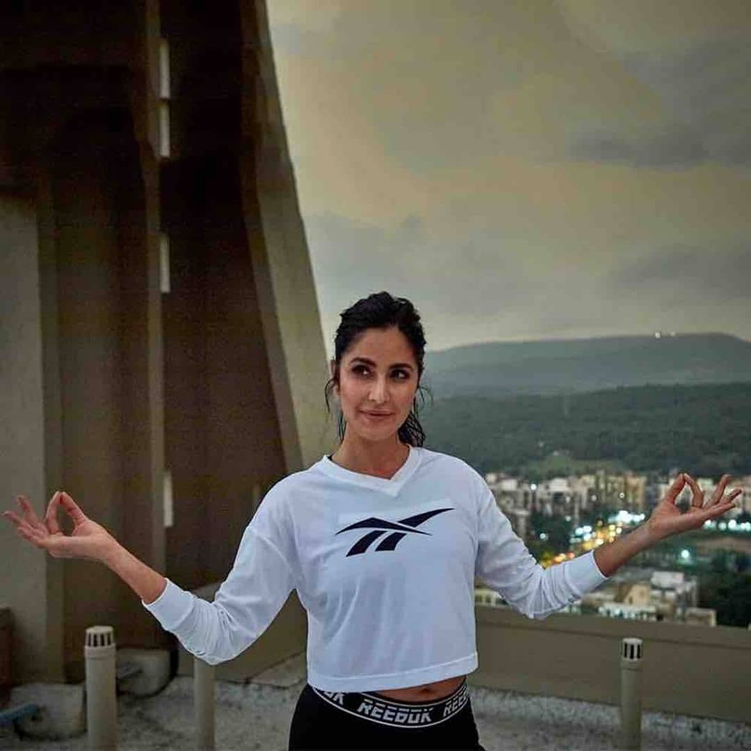 Uff such a deep navel | Scrolller