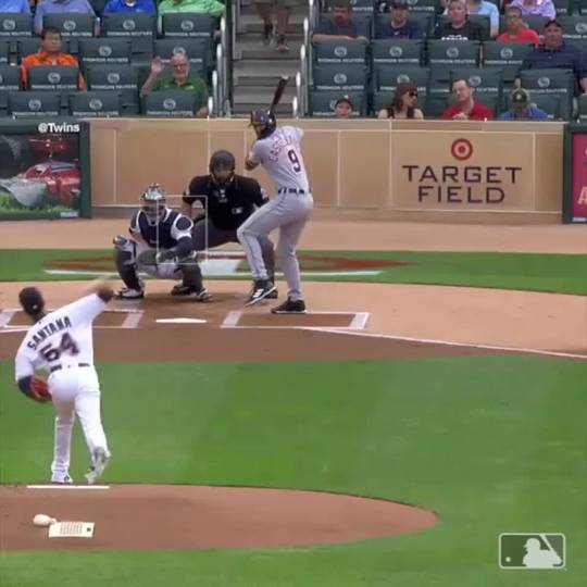 Umpire makes a nice catch | Scrolller