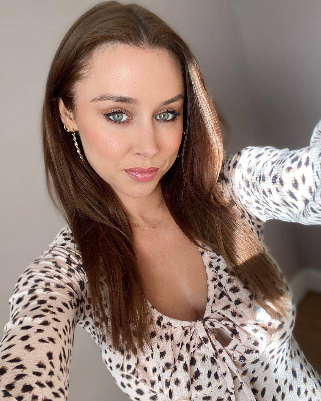 Una FB Selfie | Scrolller