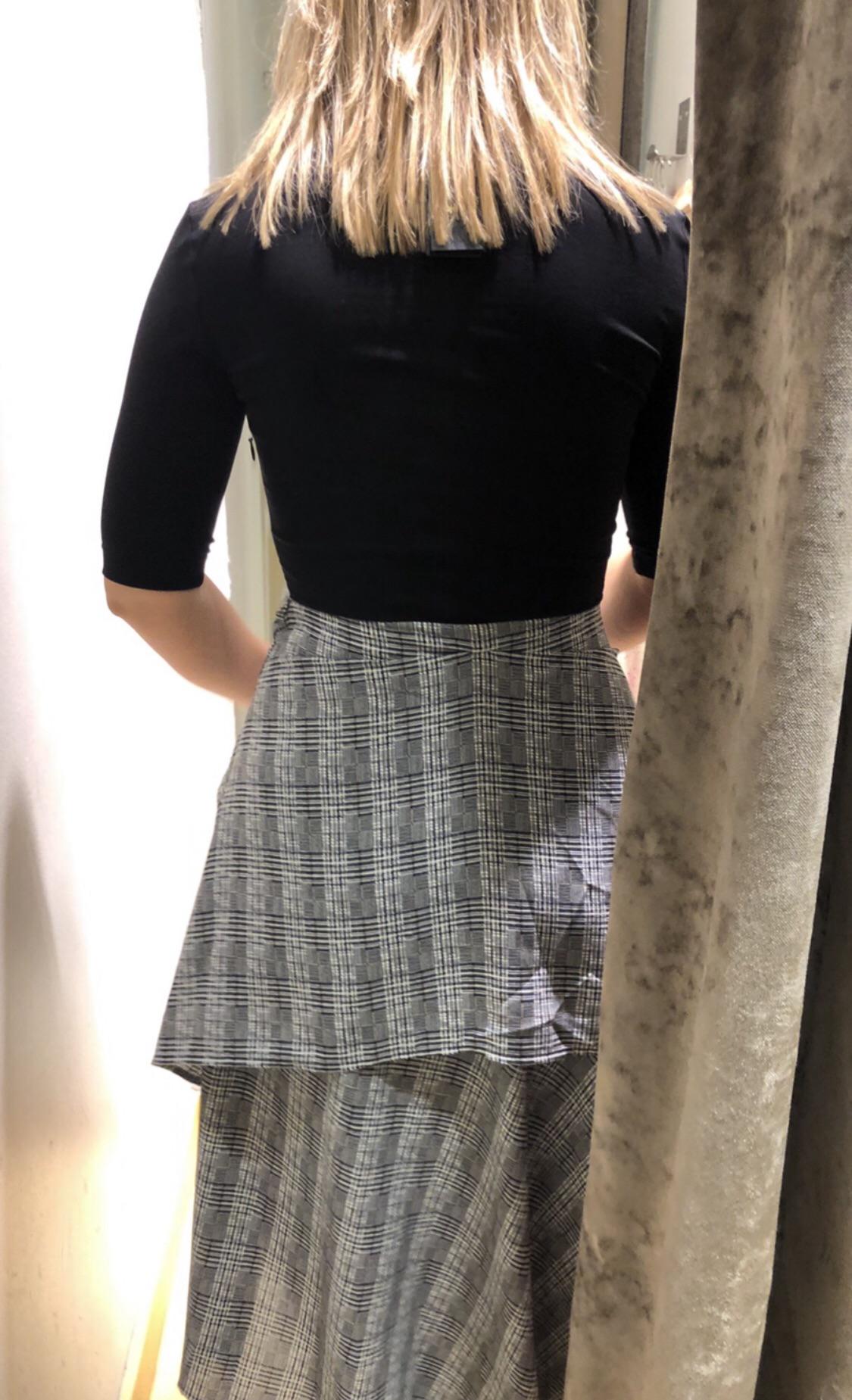 Unaware Wife Scrolller