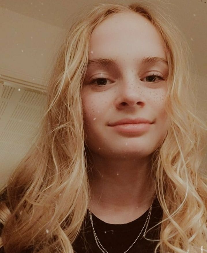 (under 18) i feel cute here | Scrolller