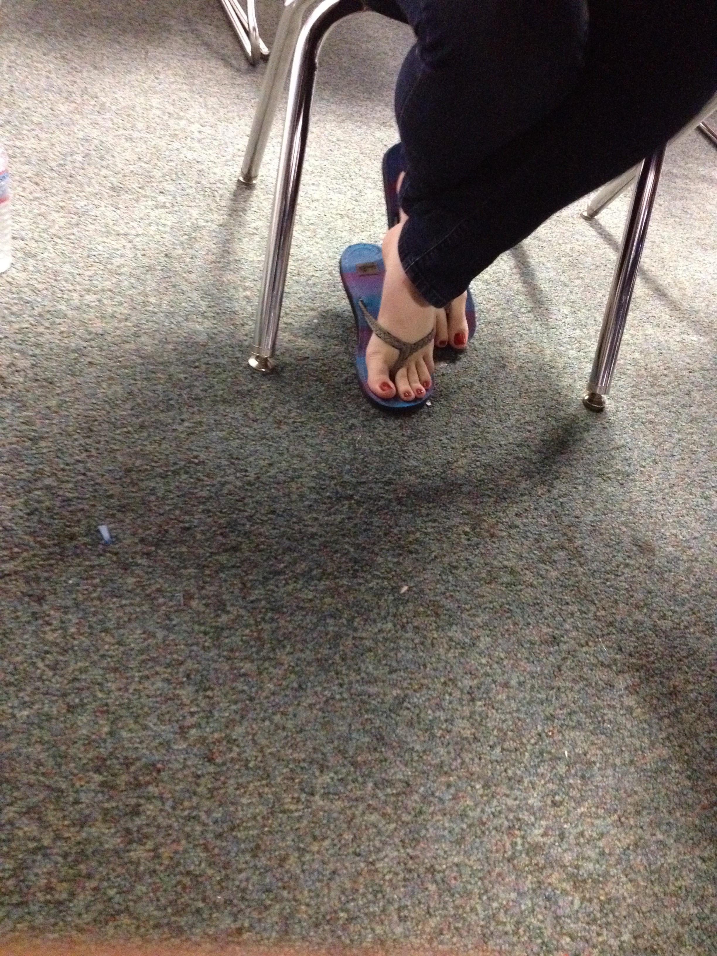 Under the table classroom feet | Scrolller
