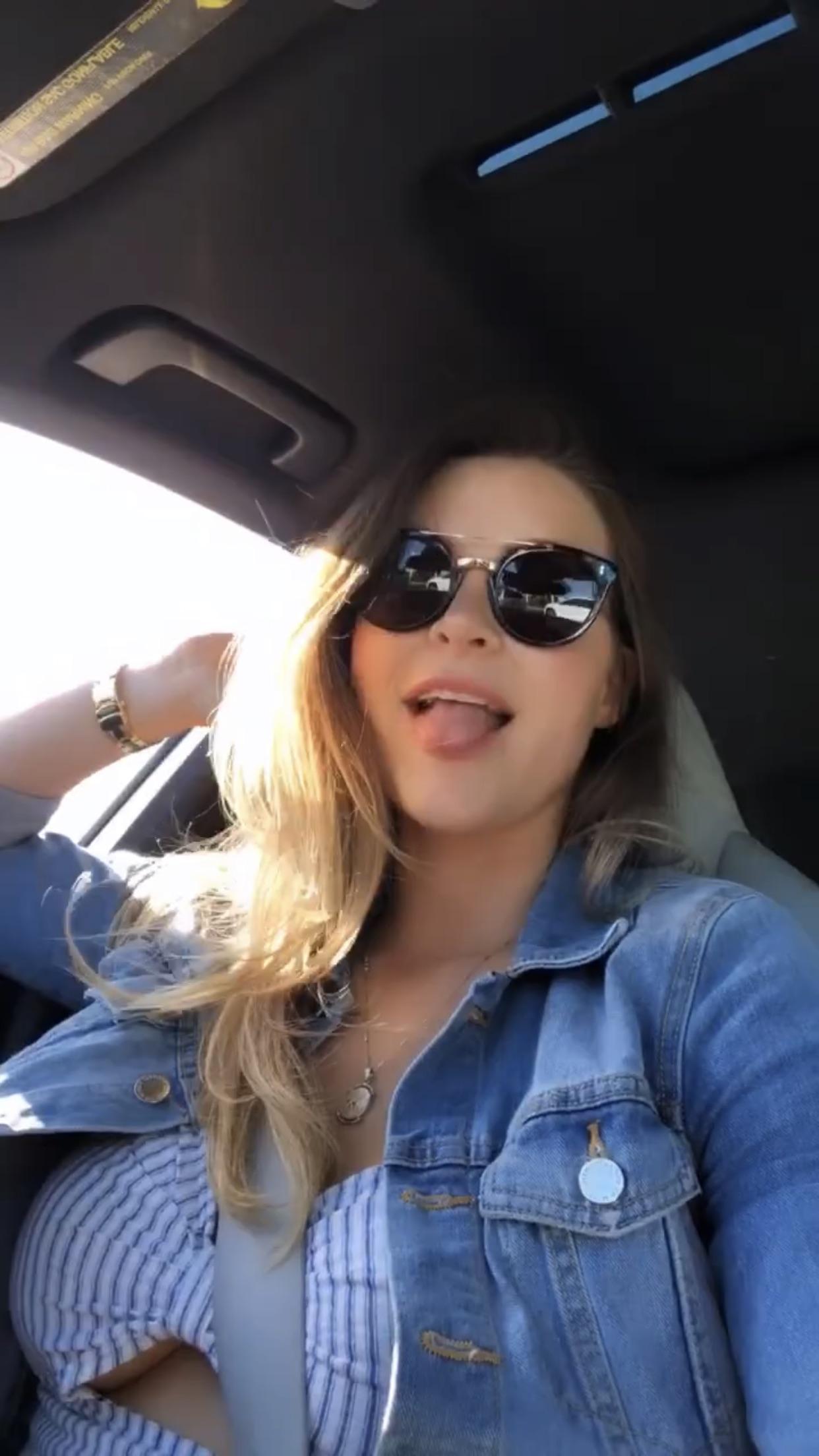 Underboob Scrolller