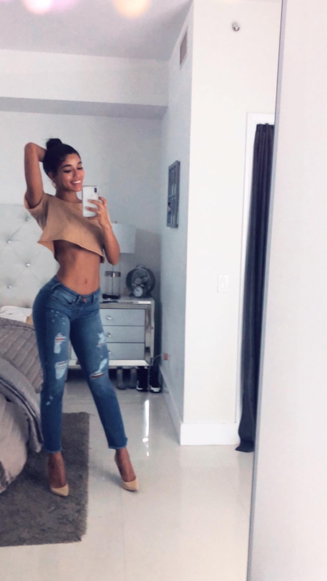 Underboob | Scrolller