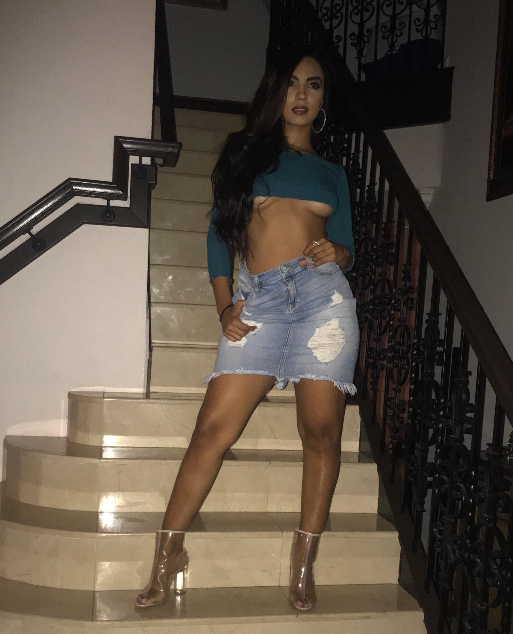 Underboob | Scrolller