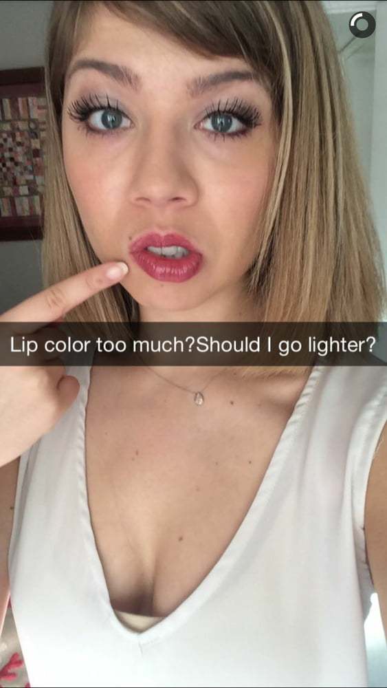 Line up with those schlongs out boys, Jennette is providing us with some much needed oral relief ...