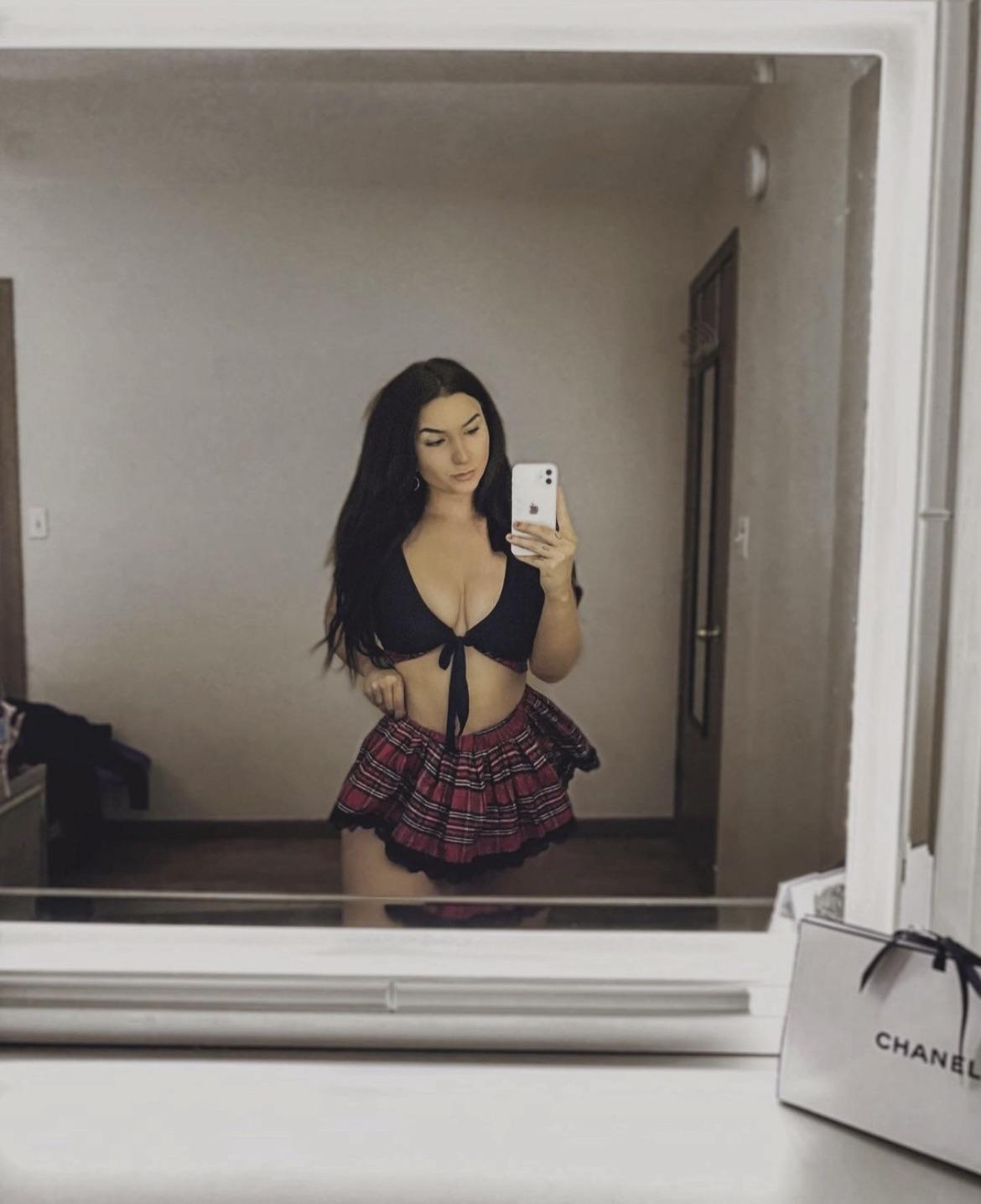 Lift my skirt and bend me over ;) | Scrolller