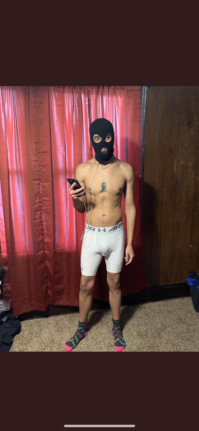 Do you like my bulge? | Scrolller