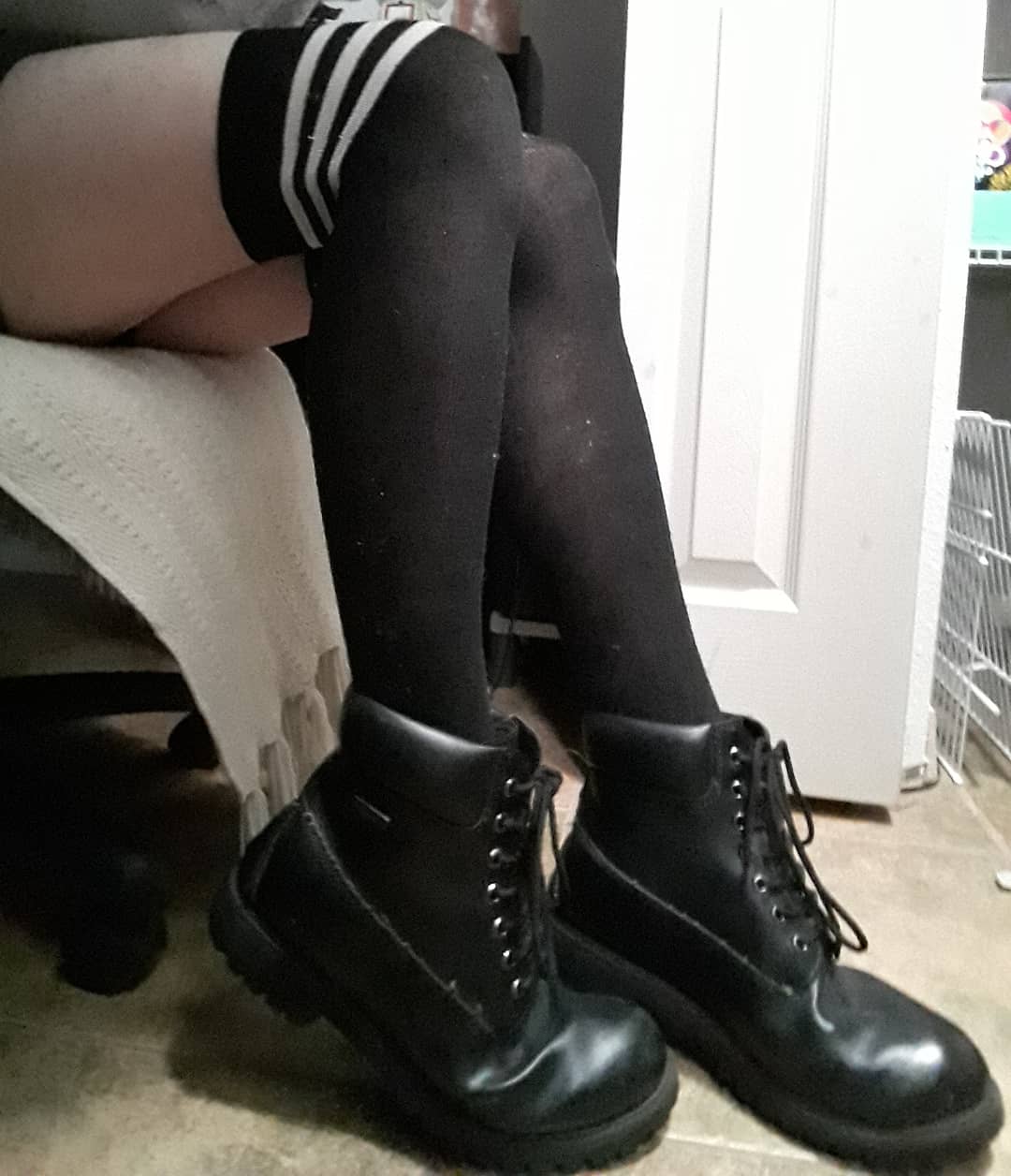 𝑩𝒐𝒐𝒕𝒔 | Scrolller