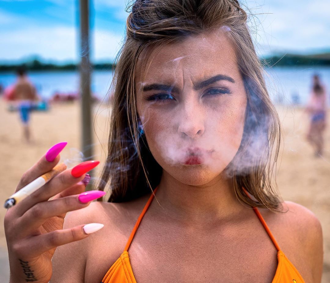 Up-close exhale | Scrolller