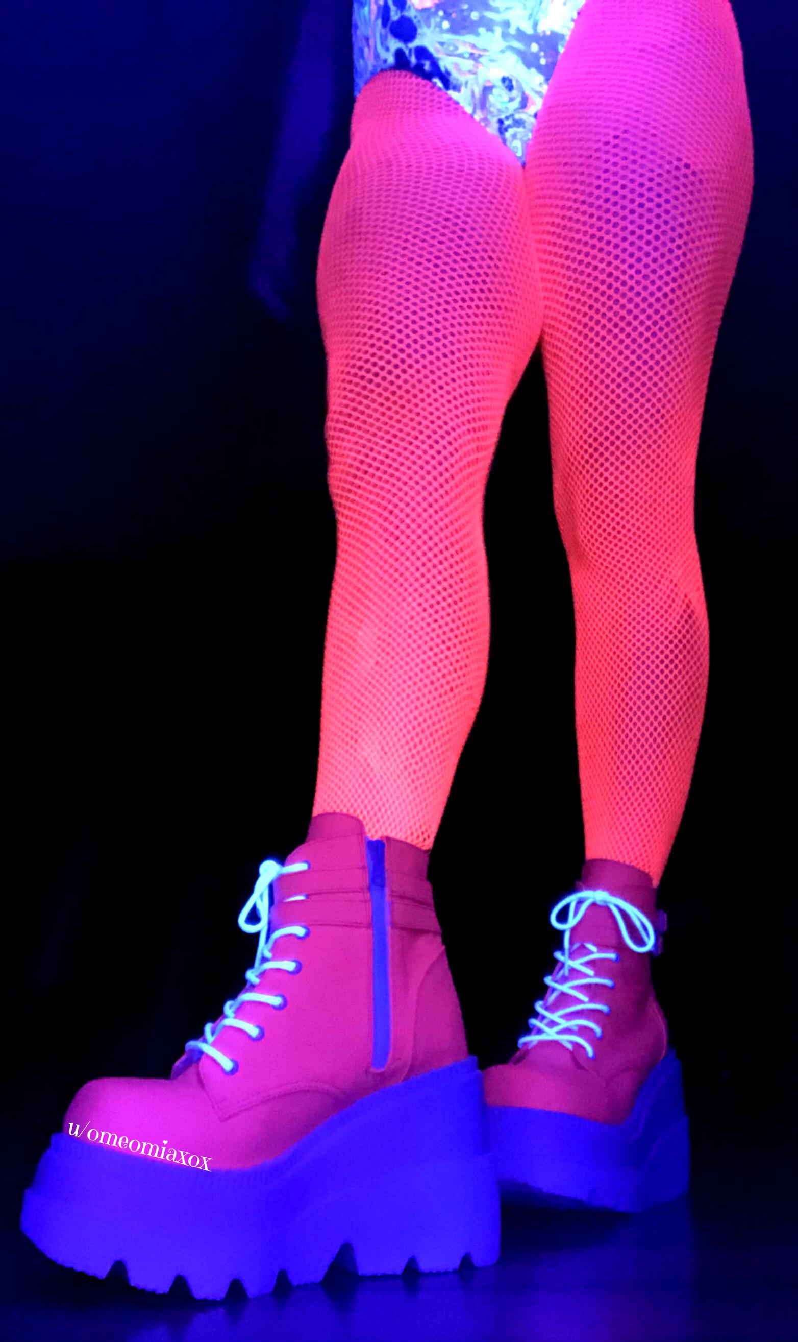 Boot Worship Sessh Anyone ? 😈 | Scrolller