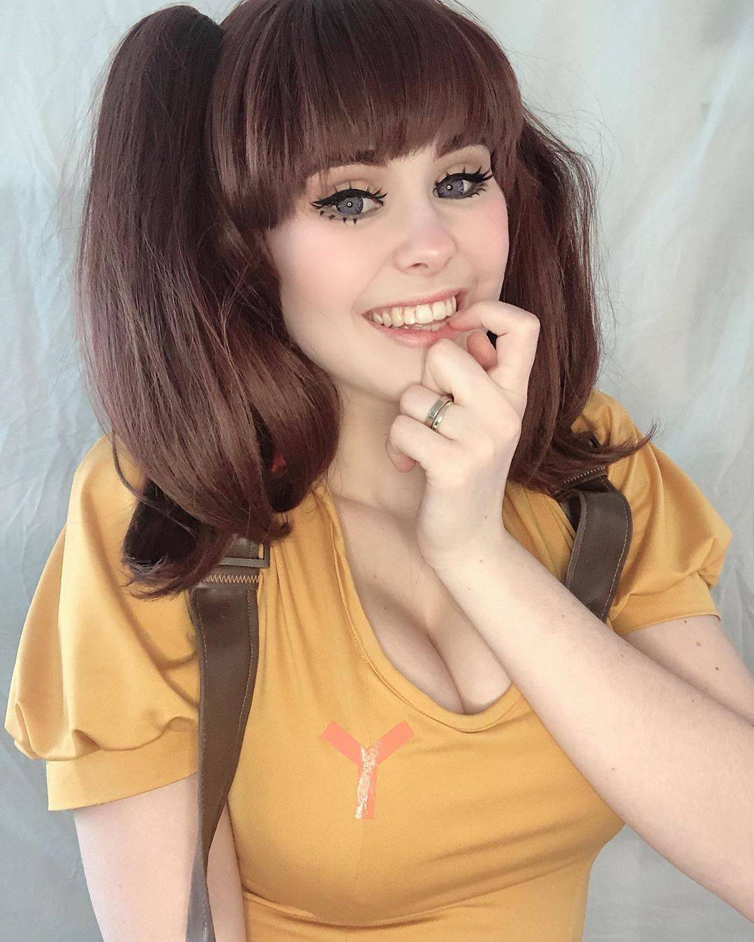 valeriecosplays as Diane | Scrolller