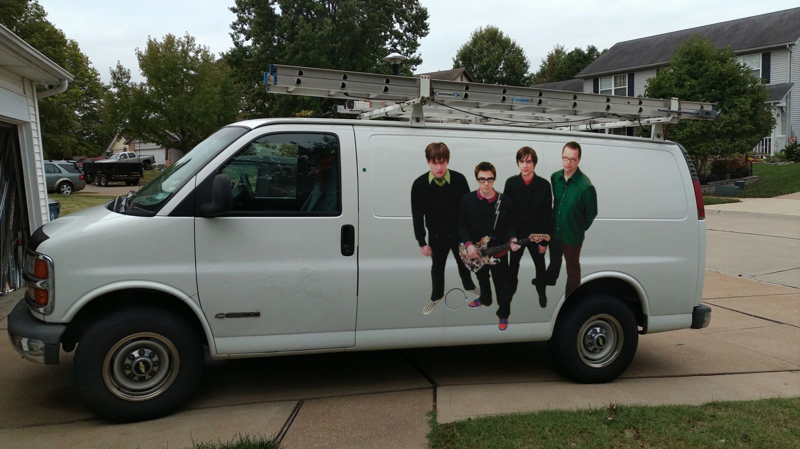 van weezer | Scrolller