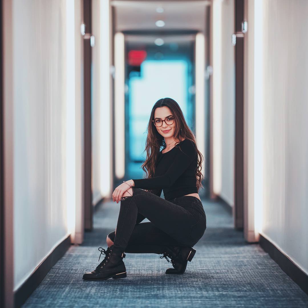 Vanessa - Hallway | Scrolller