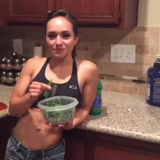 Vanessa Serros eating green beans and showing off her abs | Scrolller
