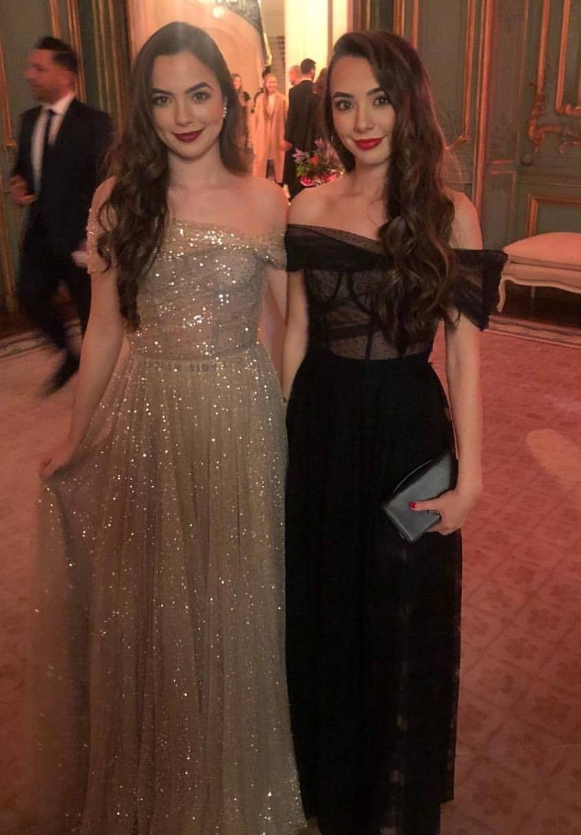 Vanessa vs Veronica | Scrolller