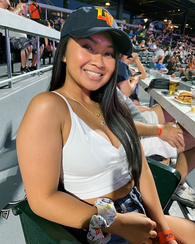 Vegas girl | Scrolller