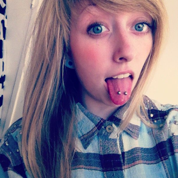 Pretty Blue Eyes With Venoms [mic] | Scrolller