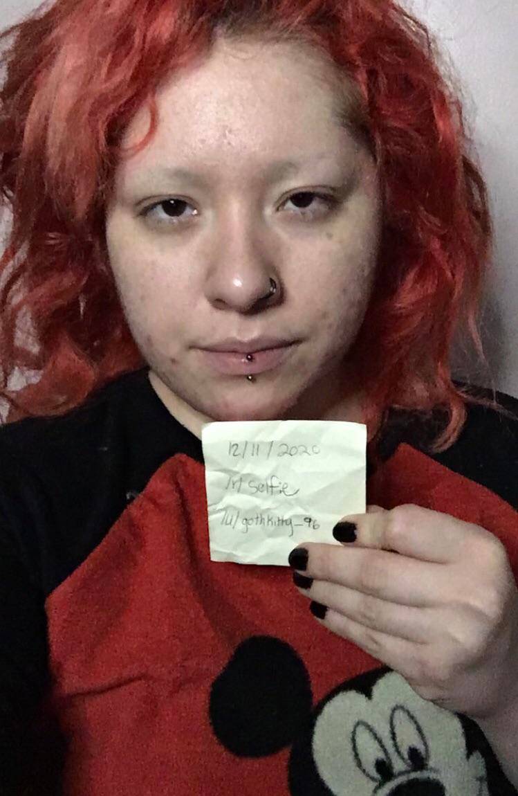 Verification Selfie 24/F | Scrolller