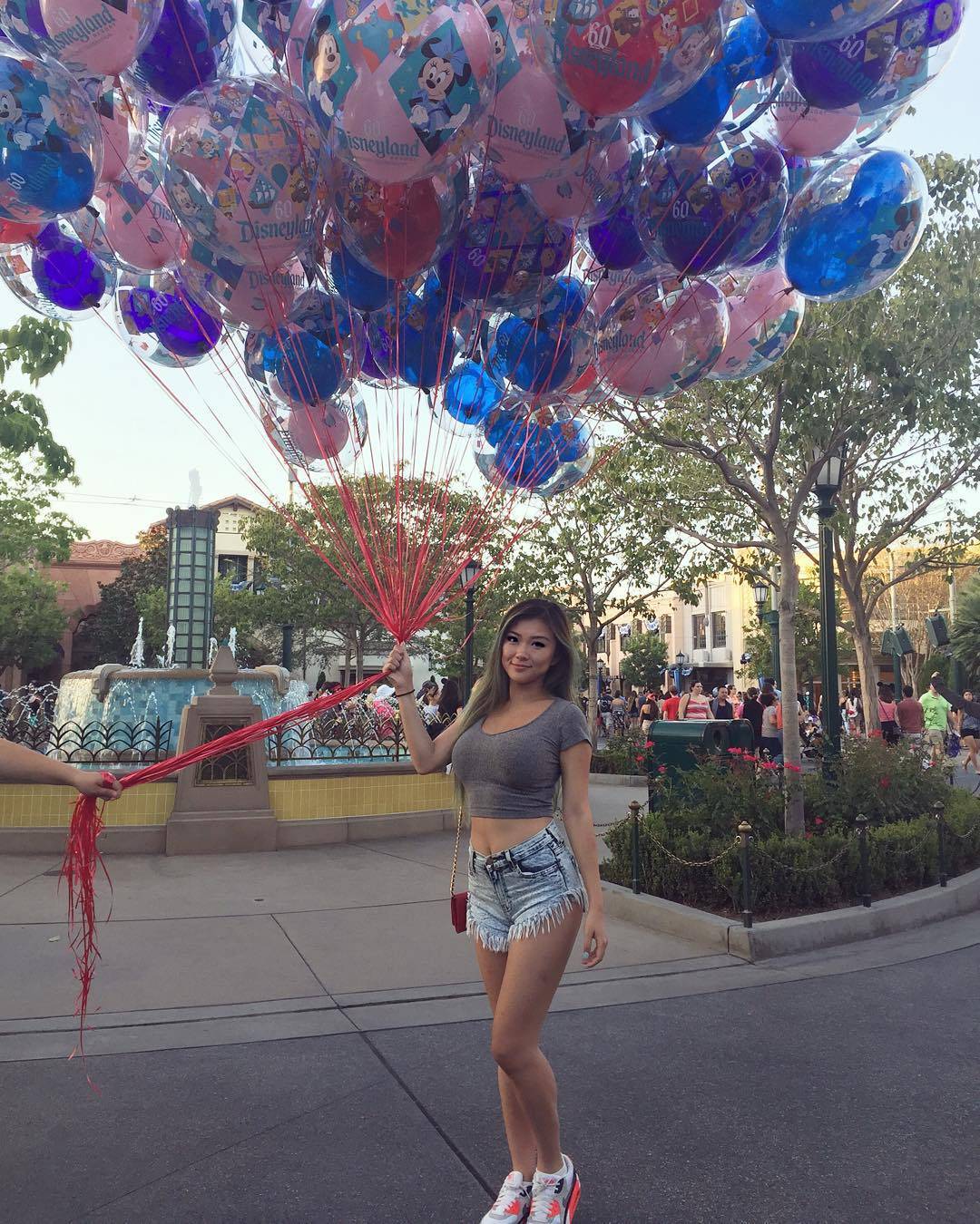 Vicki and her balloons | Scrolller