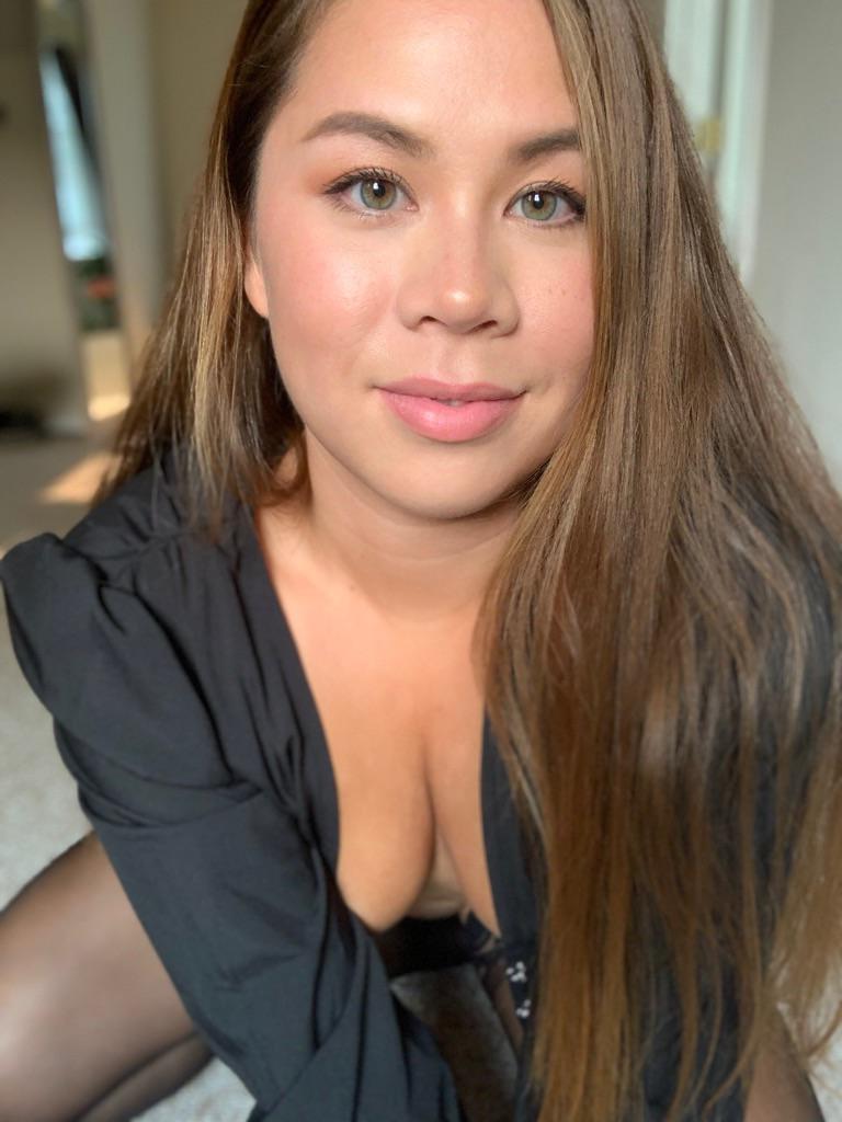 Vietnamese x English | Scrolller