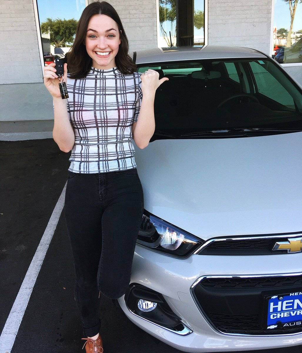 Violett Beane | Scrolller