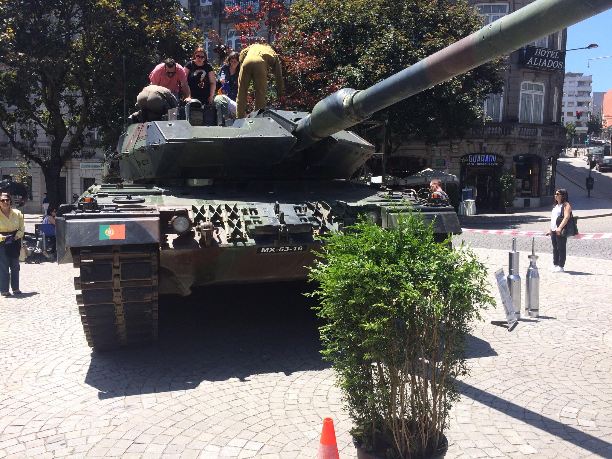 Visiting and going inside a leopard 2a6 | Scrolller