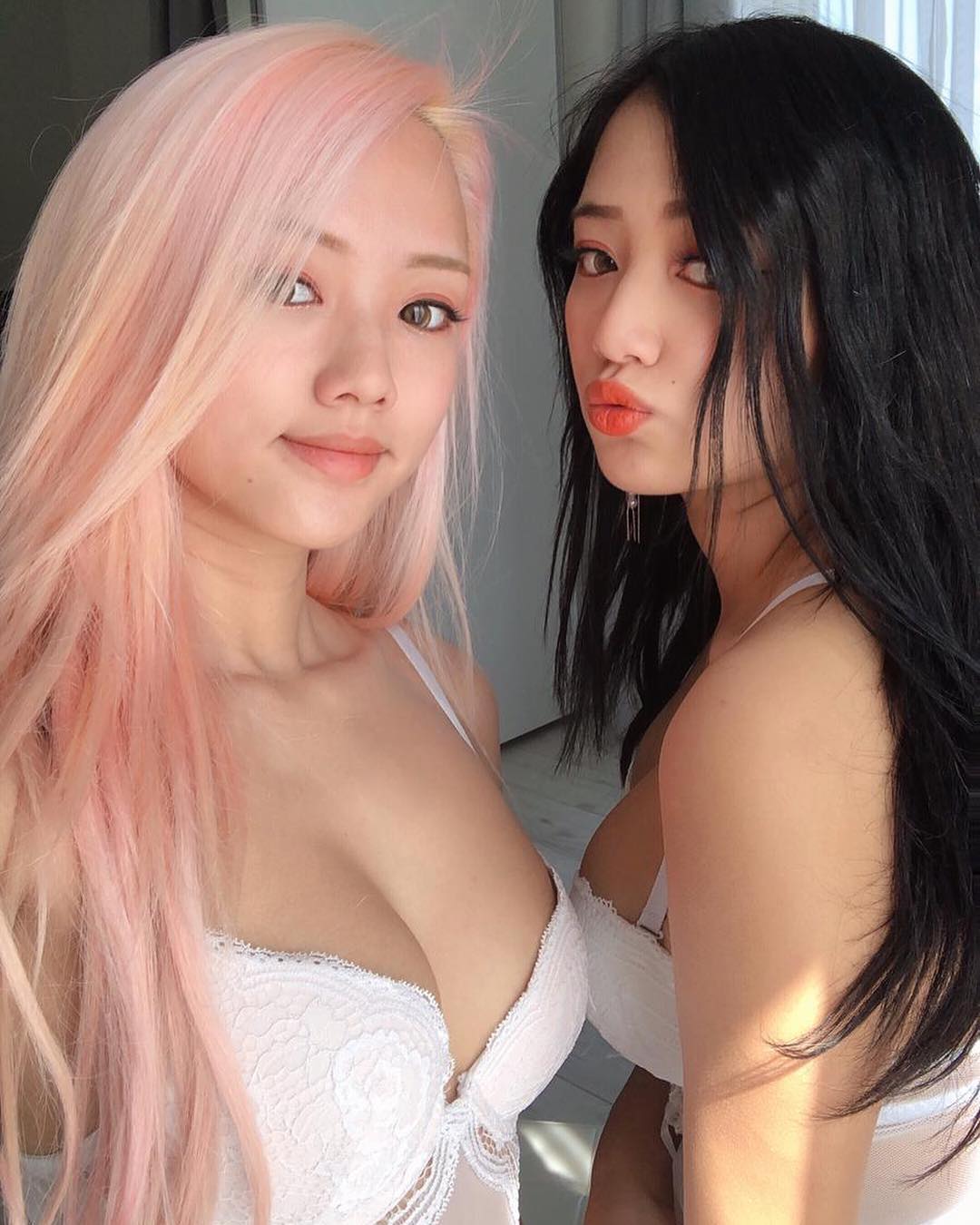 Vyvan with her sister 😍 | Scrolller