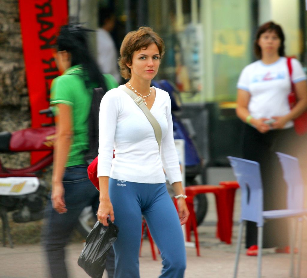 Waiting-toe | Scrolller