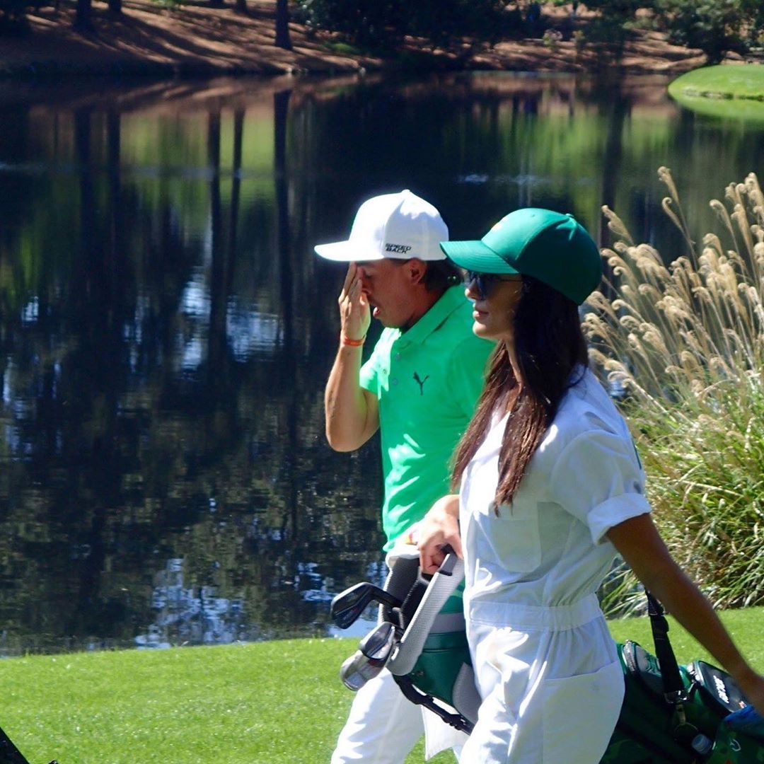 Walking in tandem | Scrolller