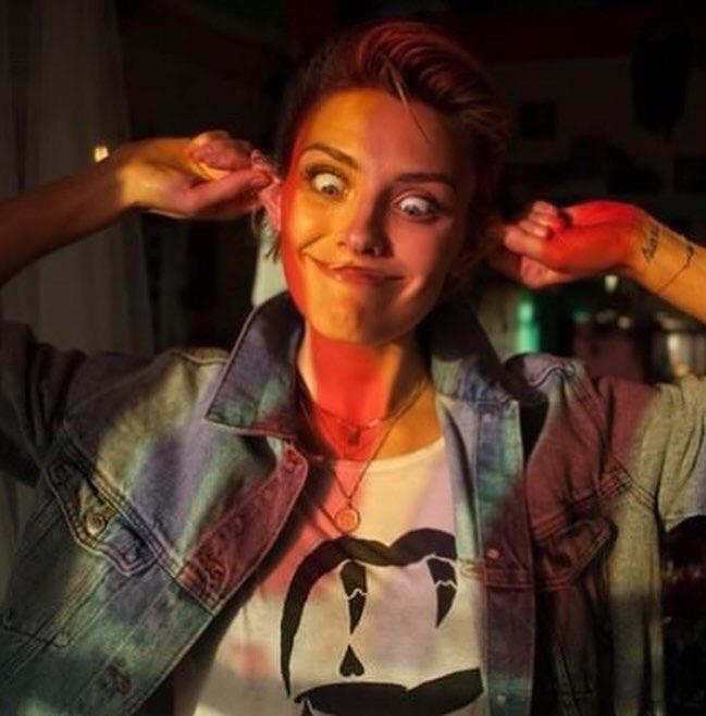 Wallis Day | Scrolller