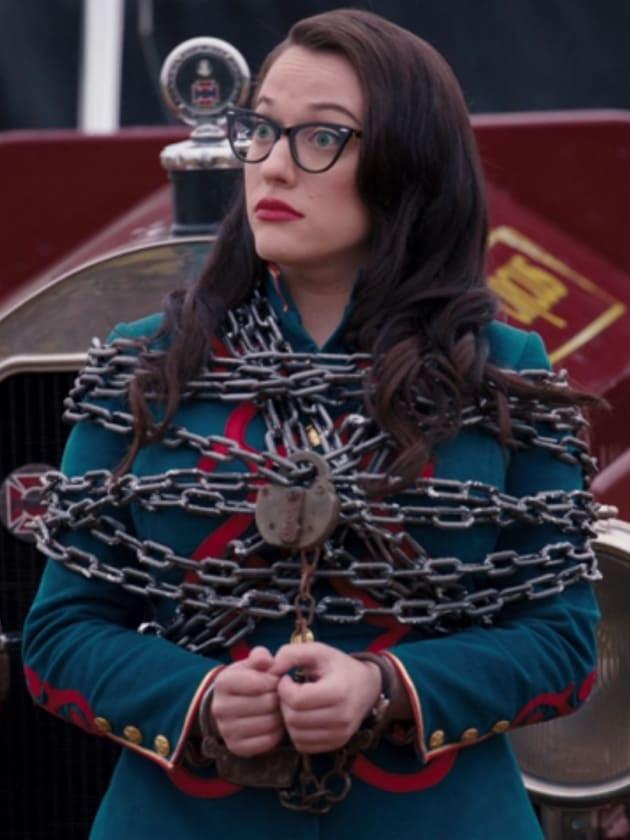 Wandavision ep07 Kat Dennings cat-eyeglass frames | Scrolller