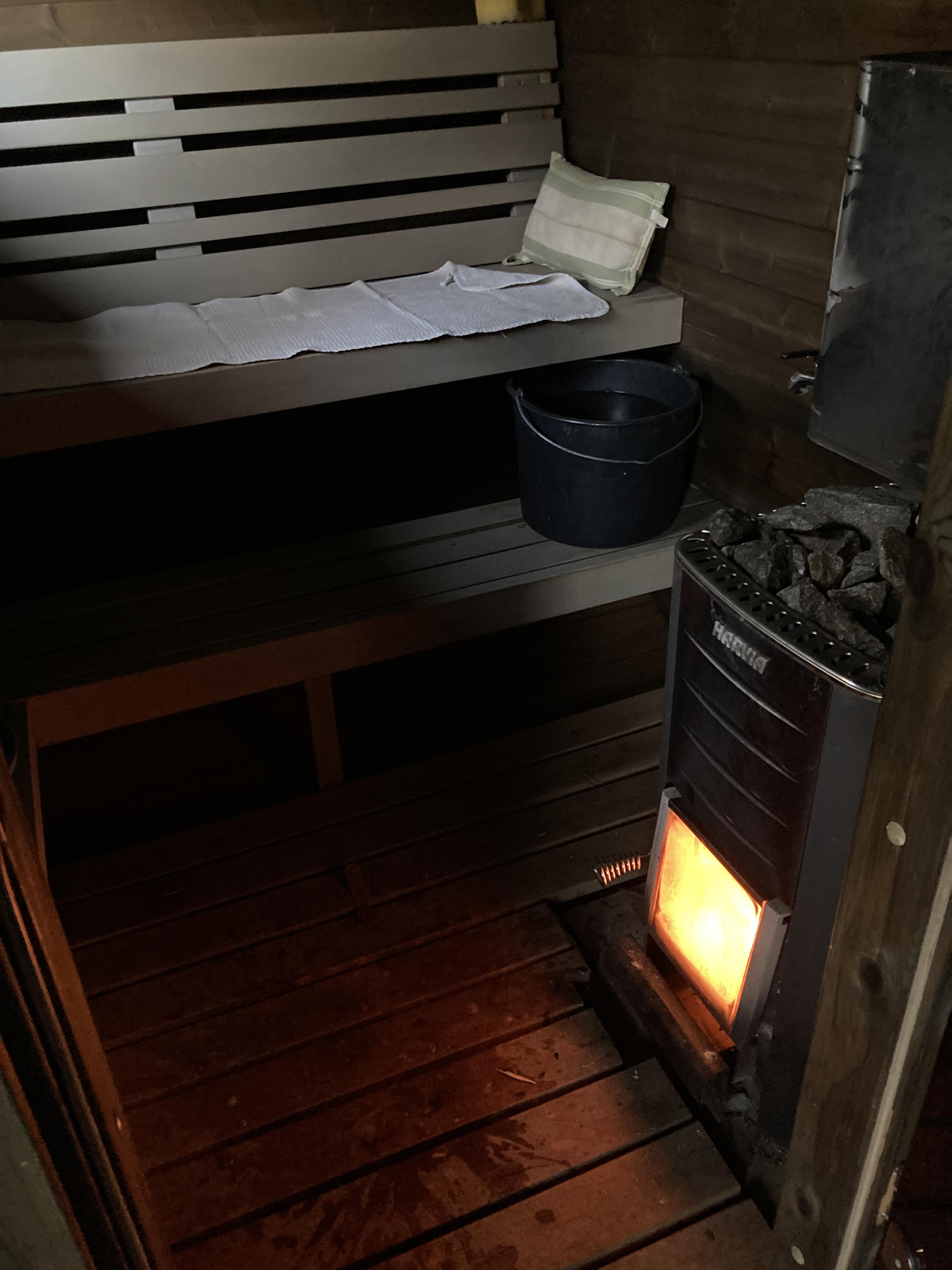 Warming up the sauna 👍 | Scrolller