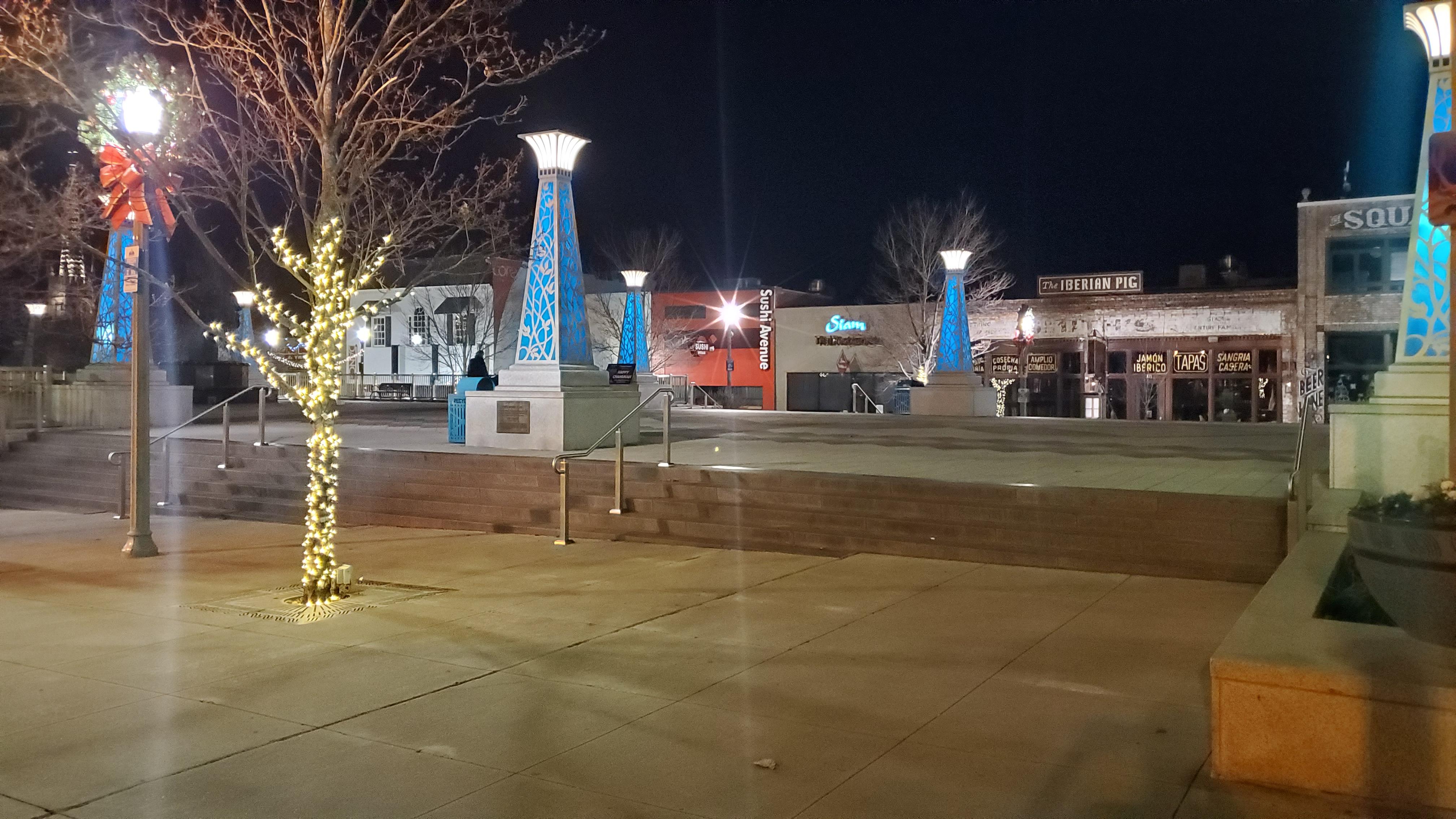 Was wandering around Decatur Square in Atlanta on Christmas, and I ...