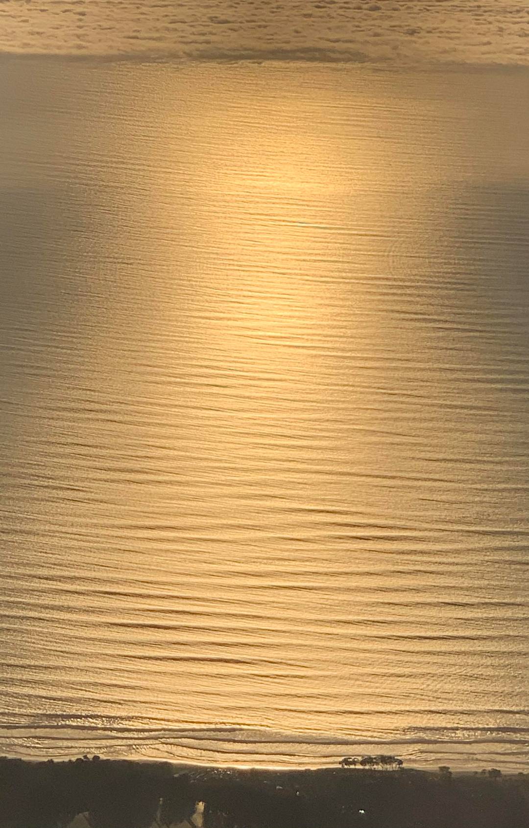 Wave patterns on the Monterey bay yesterday, between the marine layer and the shore. [OC ...