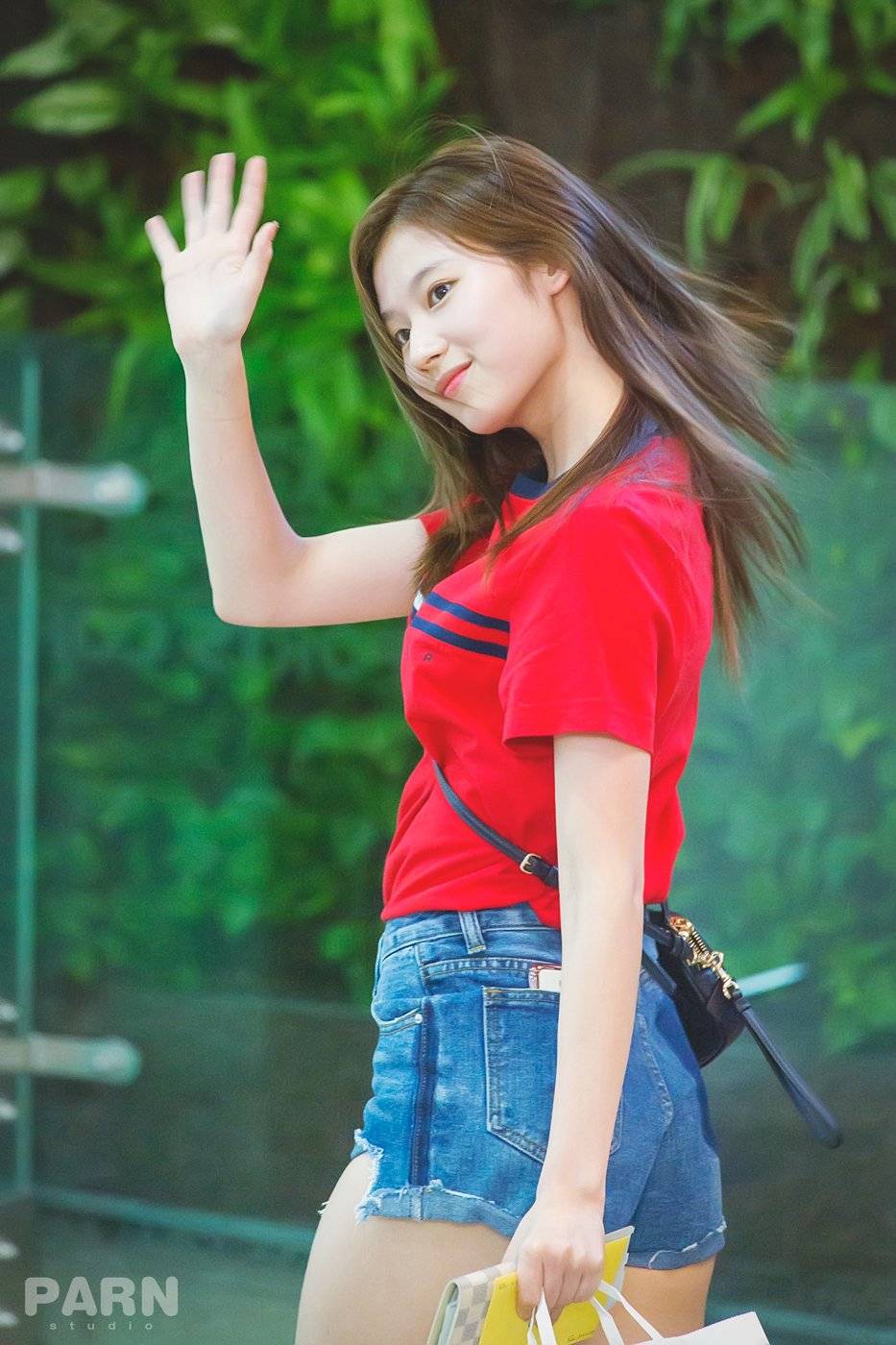 Waving Sana | Scrolller
