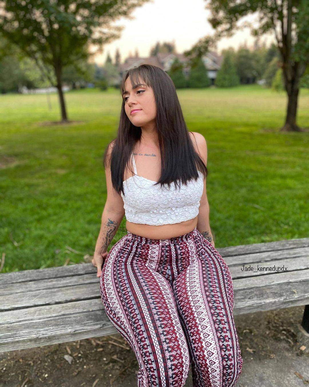 We all love curves in flare pants, right..? | Scrolller