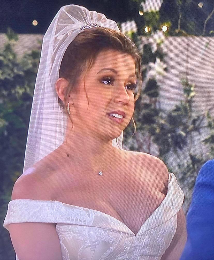 Wedding Dress Cleavage | Scrolller