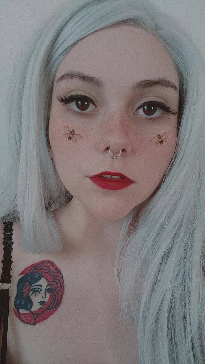 well, hello guys 🖤 | Scrolller