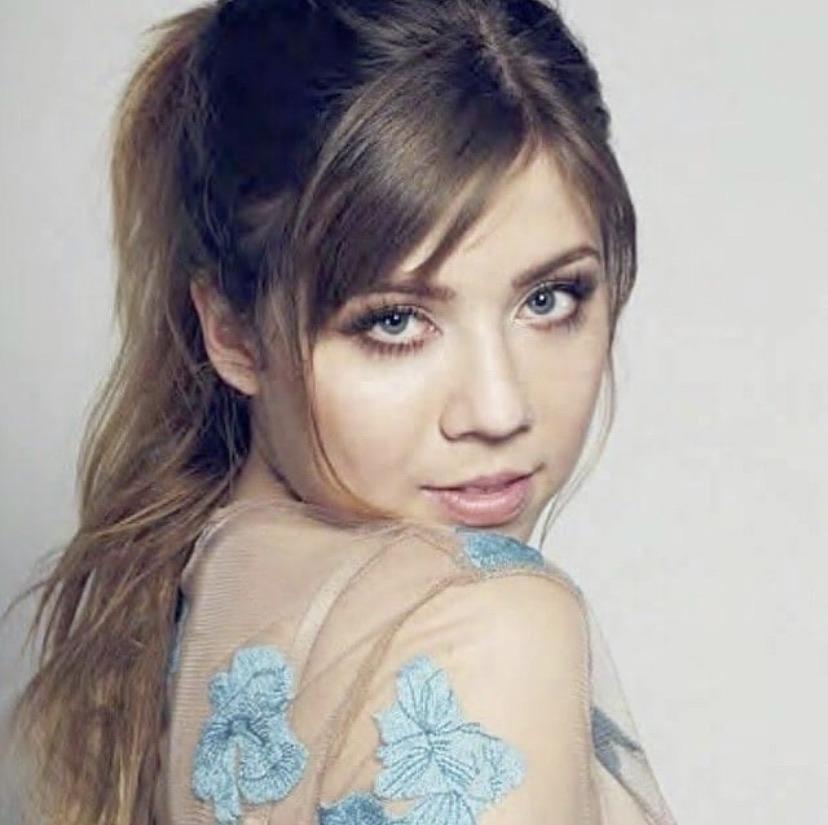 Well hellooo | Scrolller