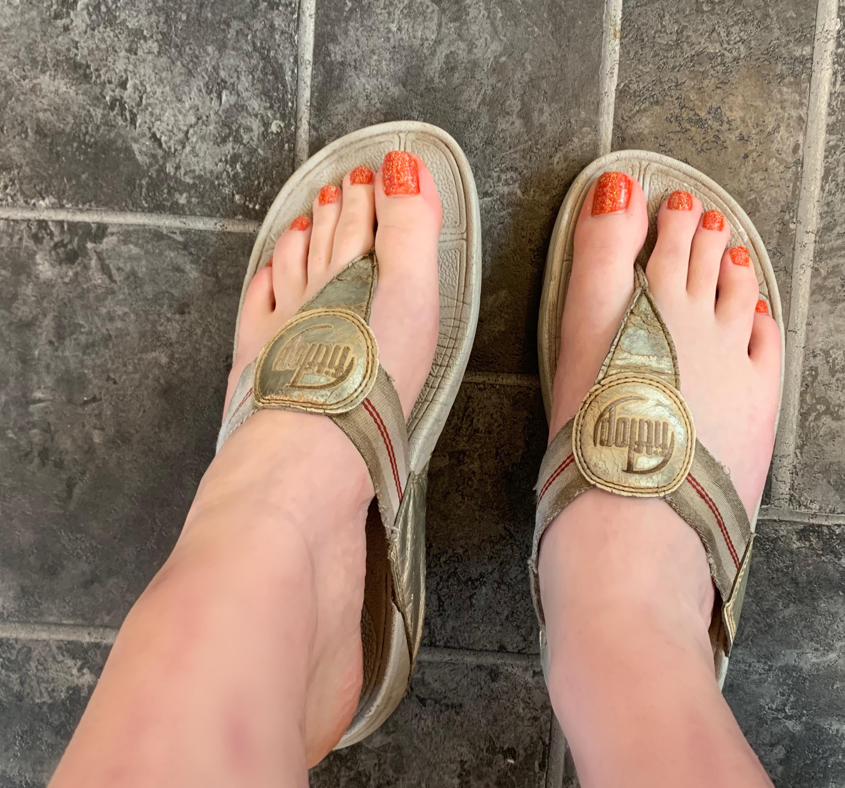 Well Worn Flip Flops π§‘ Scrolller