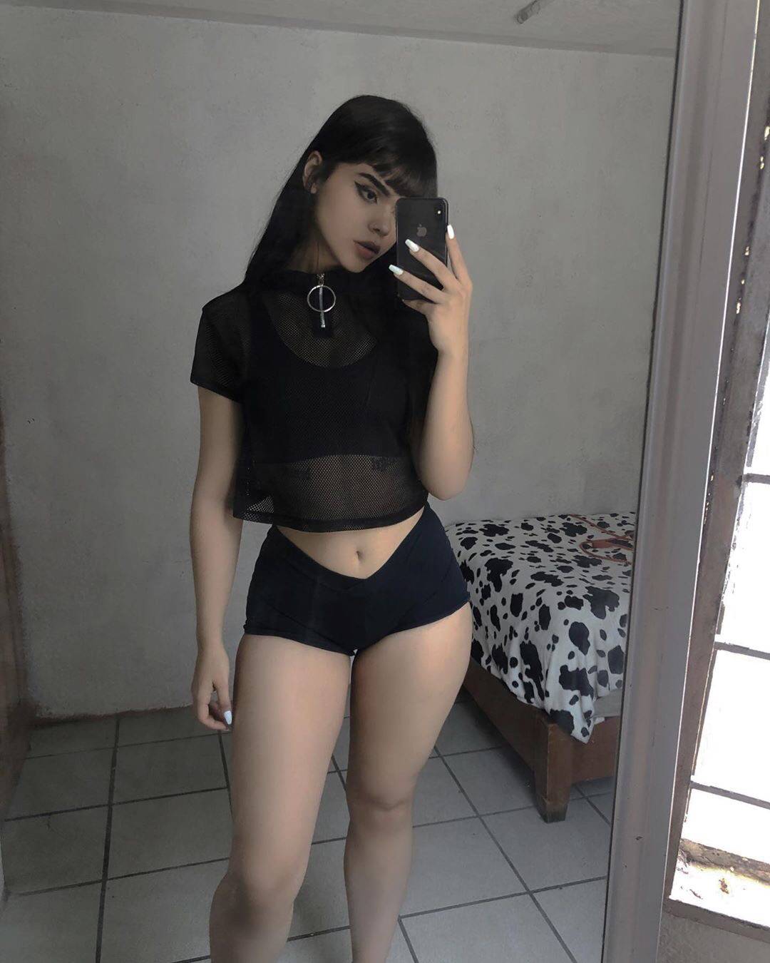 Bottom-heavy smol tiddy goth gf | Scrolller