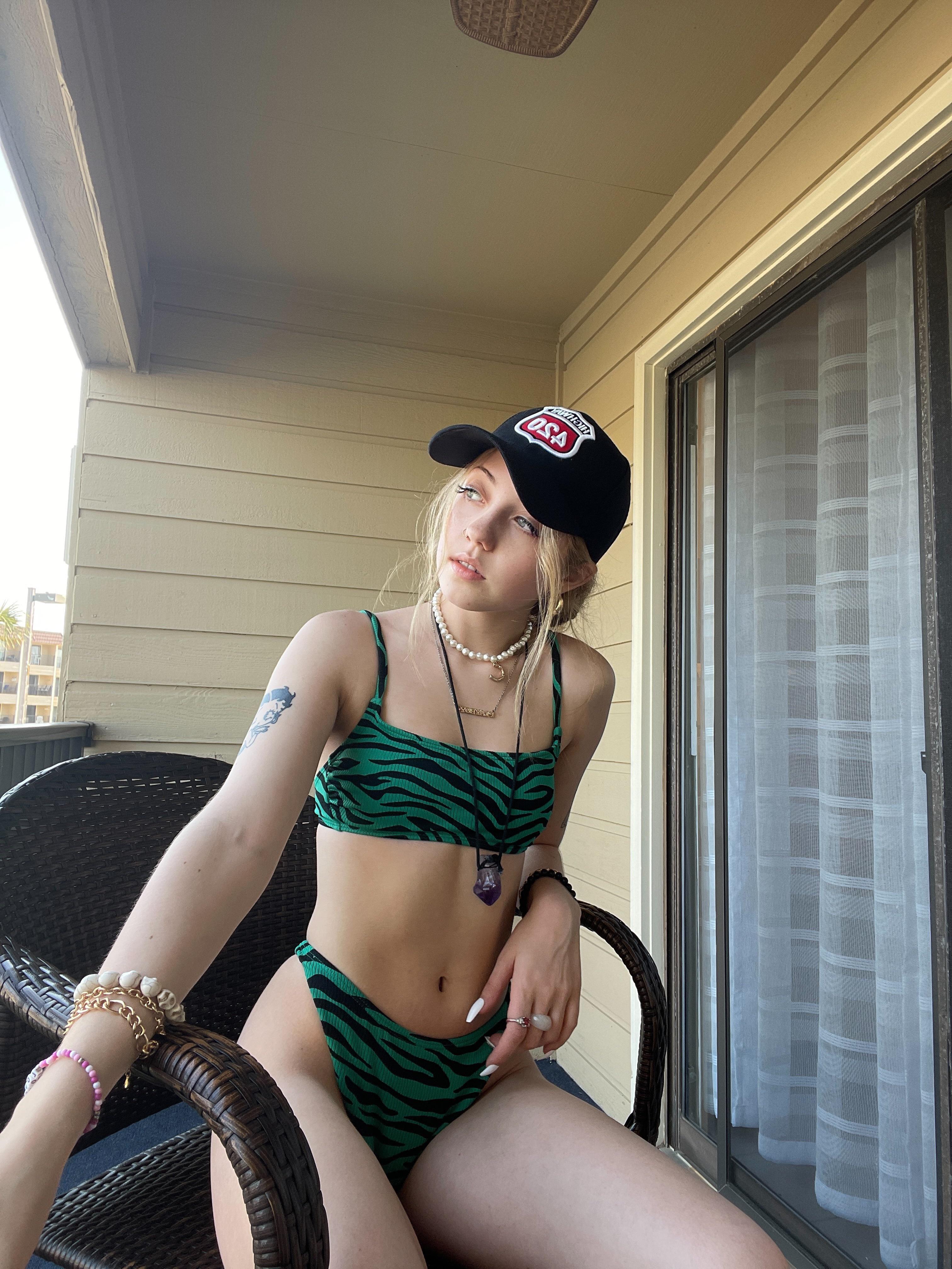 Whaddya think of my bikini body ? | Scrolller